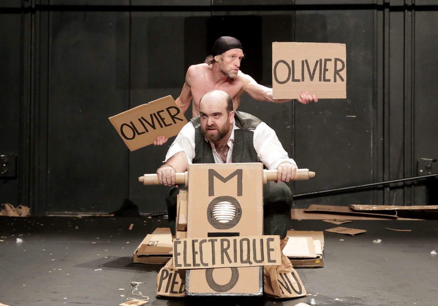 Les Gros patinent bien, cabaret de carton - Saint-Jean-de-Luz